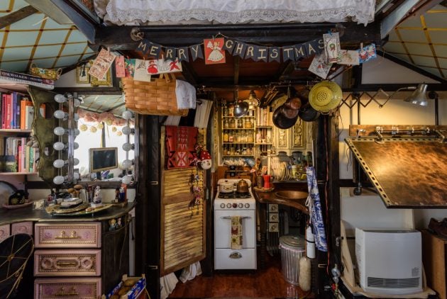 Peek Inside This Tiny House Decorated for Christmas
