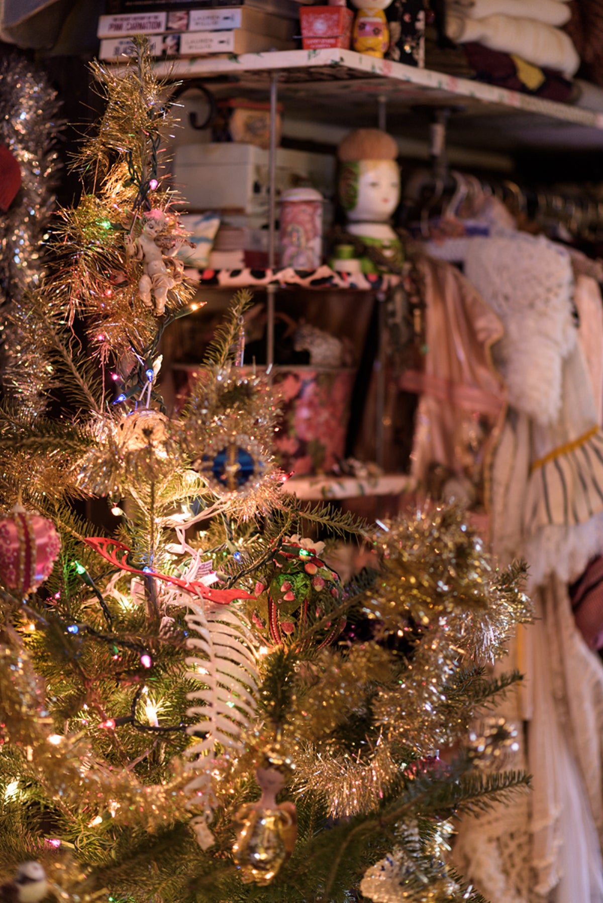 Peek Inside This Tiny House Decorated for Christmas
