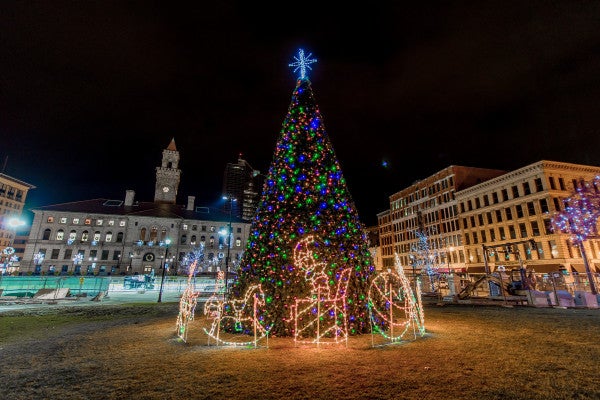 Plan the Perfect Winter Weekend: 5 Tips for Family-Friendly Holiday Fun