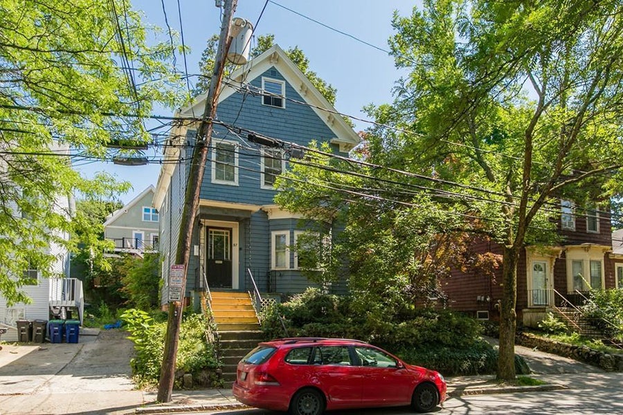 Neighborhood Guide: So You Want to Live in Davis Square