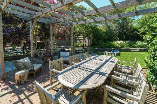 On the Market: A Charming Colonial on Nantucket with a Lush Backyard